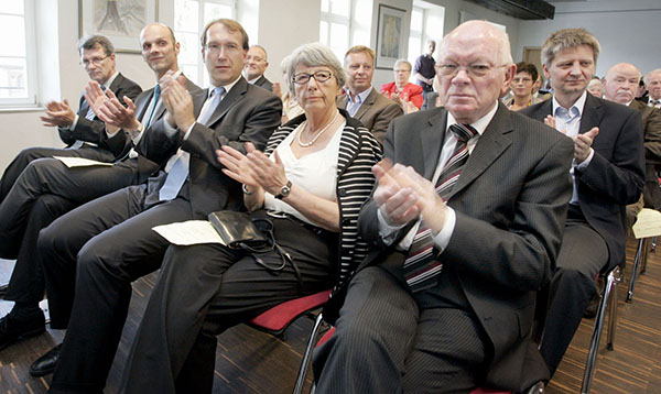 Ehrung des ehemaligen Bürgermeister von Zwingenberg Kurt Knapp ...